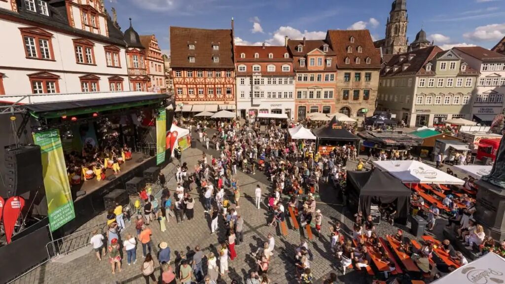 How To Find The Couple Kissing In Level 23 Of I’m Not A Robot